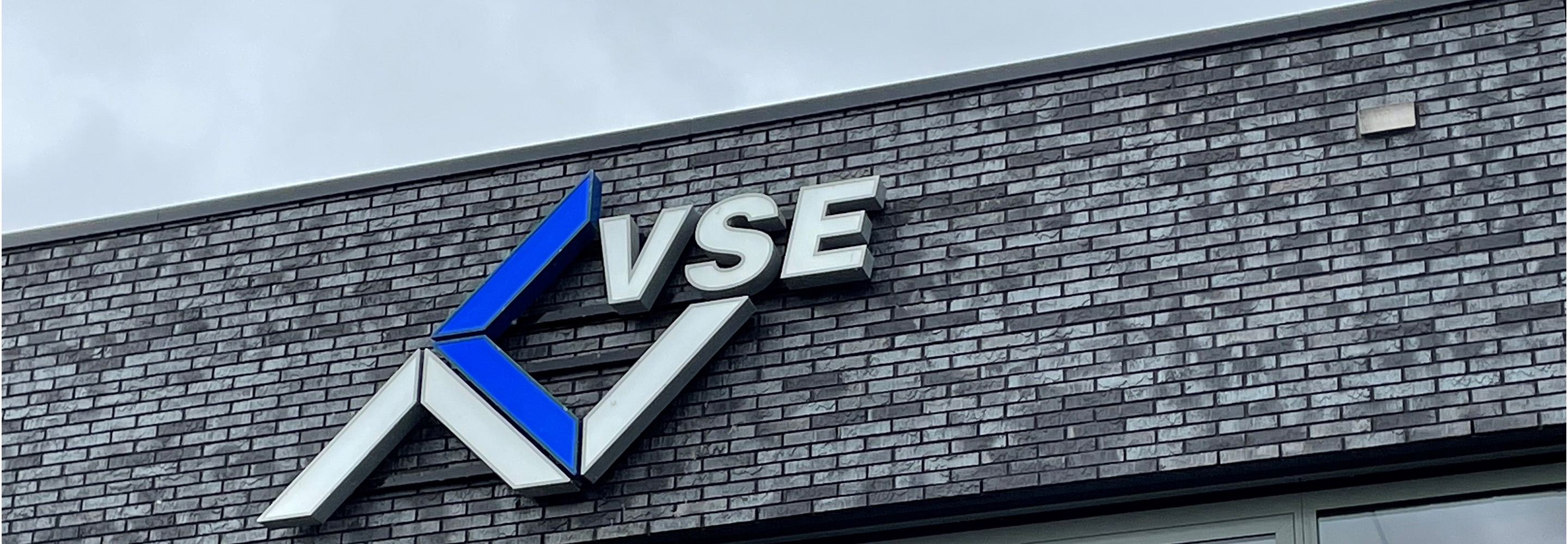 Solar helpt bij elektrische installatie en verlichting voor ...